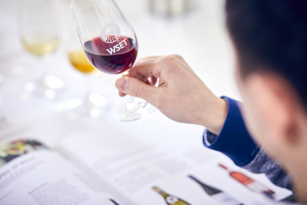 Ενημερωτική Παρουσίαση | WSET Levels 1 & 2 Award in Wines - LE MONDE